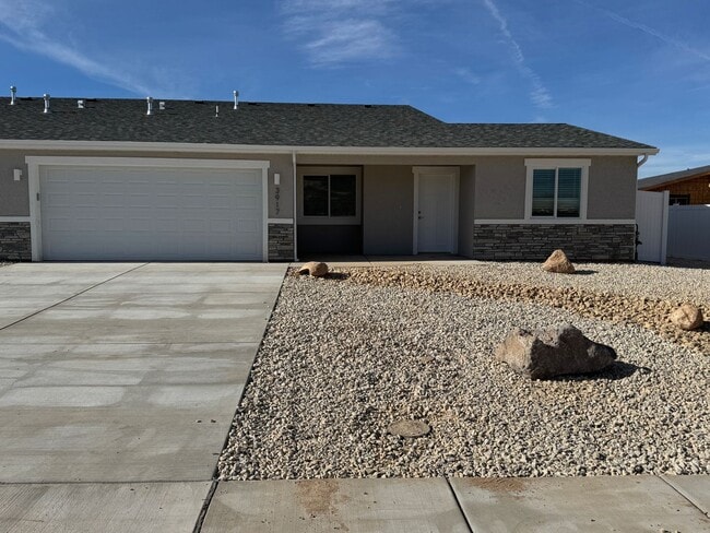 ** Move-in Discount ** Newer Construction - 3 bedroom- 2 bath 4 Plex ...