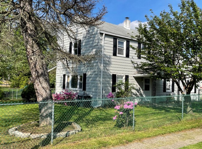 2421 Woodland Rd - 2421 Woodland Rd Abington PA 19001 | Apartment Finder