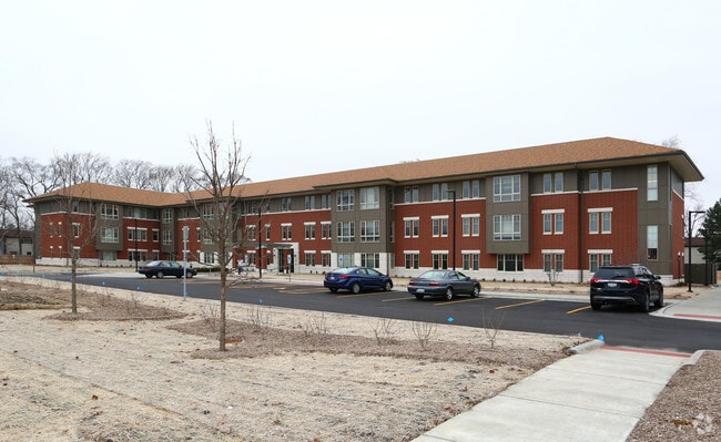 Philhaven - 2418 E Hintz Rd Arlington Heights IL 60004 | Apartment Finder