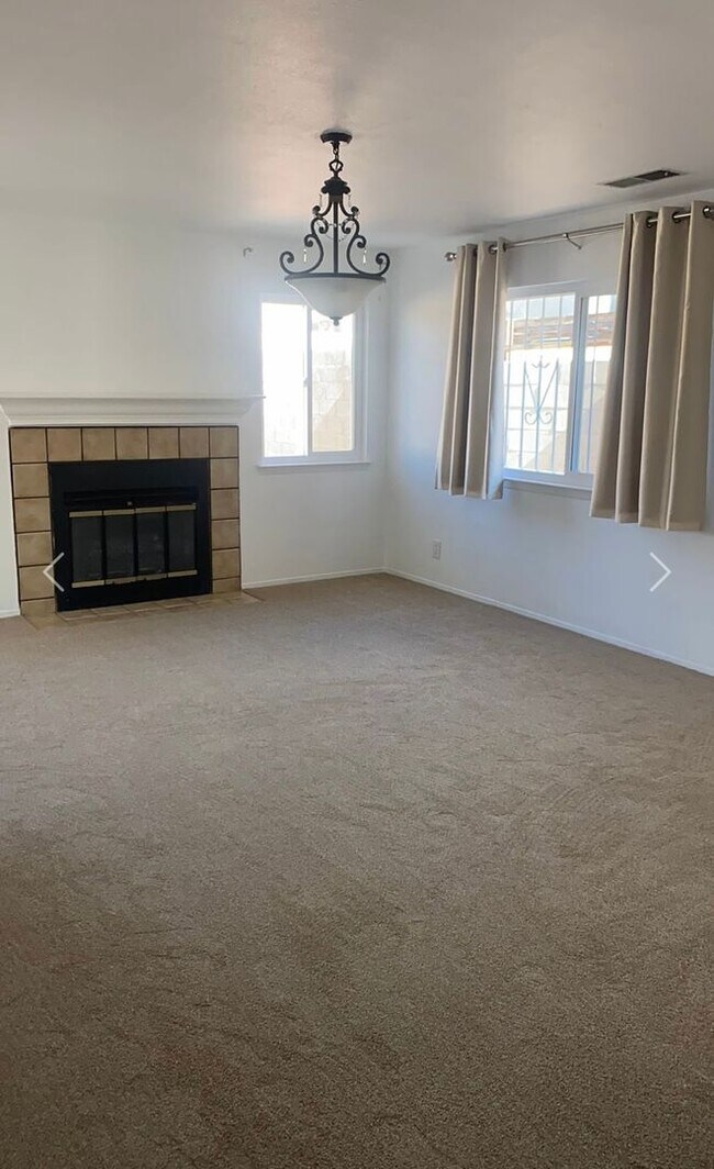 Beautiful three bedroom 2 bath home - 10401 Casador Del Oso NE ...