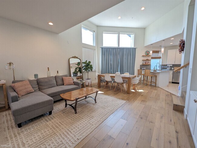 3 br, 2.5 bath Condo - 4001 Red River Stre... - 4001 Red River St ...