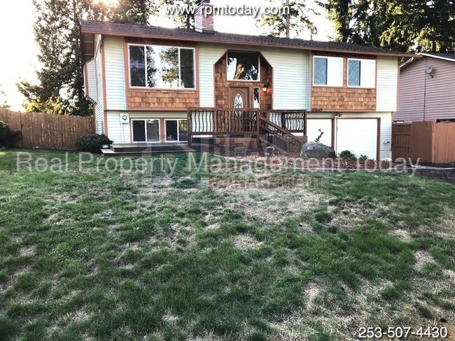 Beautiful home on Tapps Island! Lake Views! - 2610 211th Ave E Lake ...