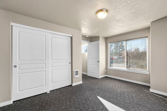 PH-0000 | 728 NW Newport - 728 NW Newport Ave Bend OR 97703 | Apartment ...