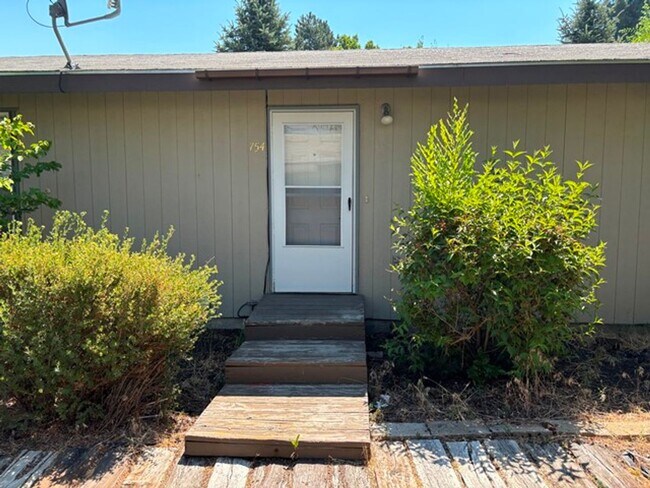 2 bedroom duplex - 754 W Oregon Ave Klamath Falls OR 97601 | Apartment ...