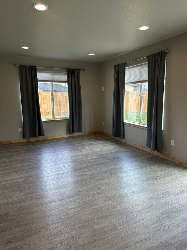 Beautiful 3BR/3BA Two-Story Home with Garage in Phoenix - 1038 N Rose ...