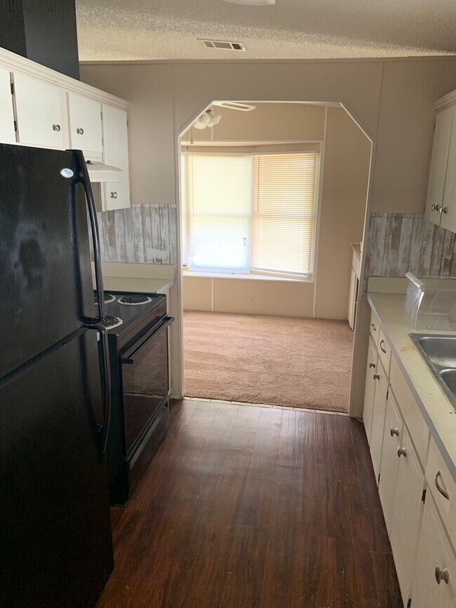 Two Bedroom Two Bath Mobile Home with Bonu... - 440 Oak Ridge W ...