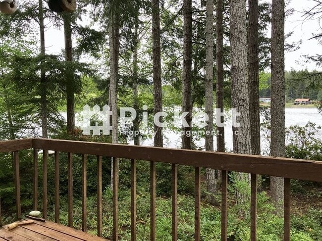 2 Bed Waterfront Cabin on Lake Symington - 13573 NW Coho Run Bremerton ...