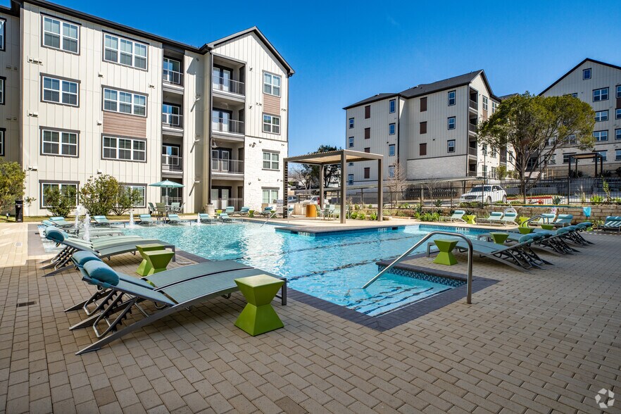 The Mont - 2405 Montopolis Dr Austin TX 78741 | Apartment Finder