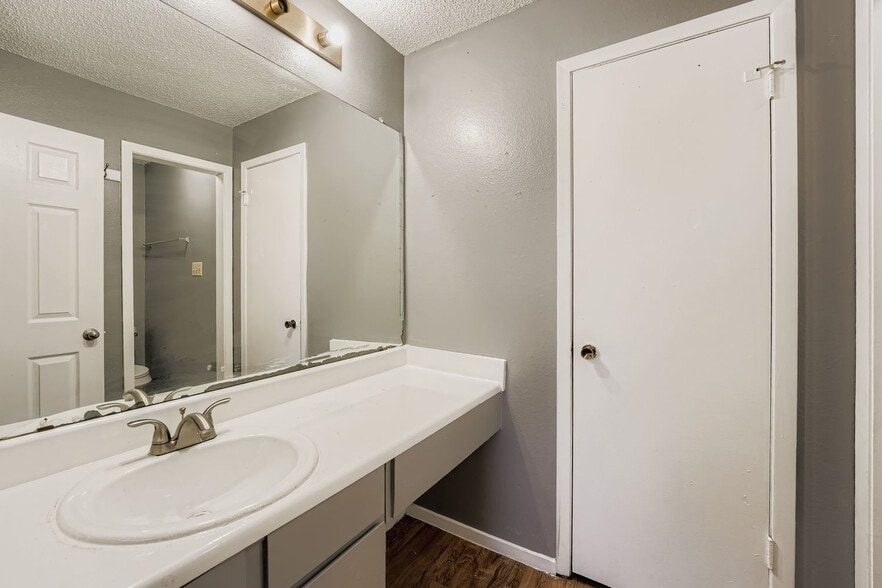 Room in Apartment on West Loop - 1913 West Loop Austin TX 78758 ...