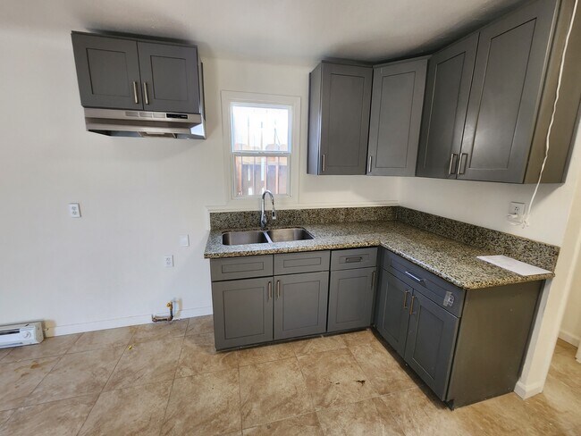 2118 Elmyra Ave - 2118 Elmyra Ave Bakersfield CA 93305 | Apartment Finder