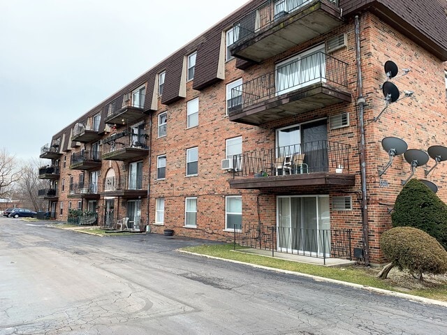 9143 S Roberts Rd - 9143 S Roberts Rd Hickory Hills IL 60457 ...