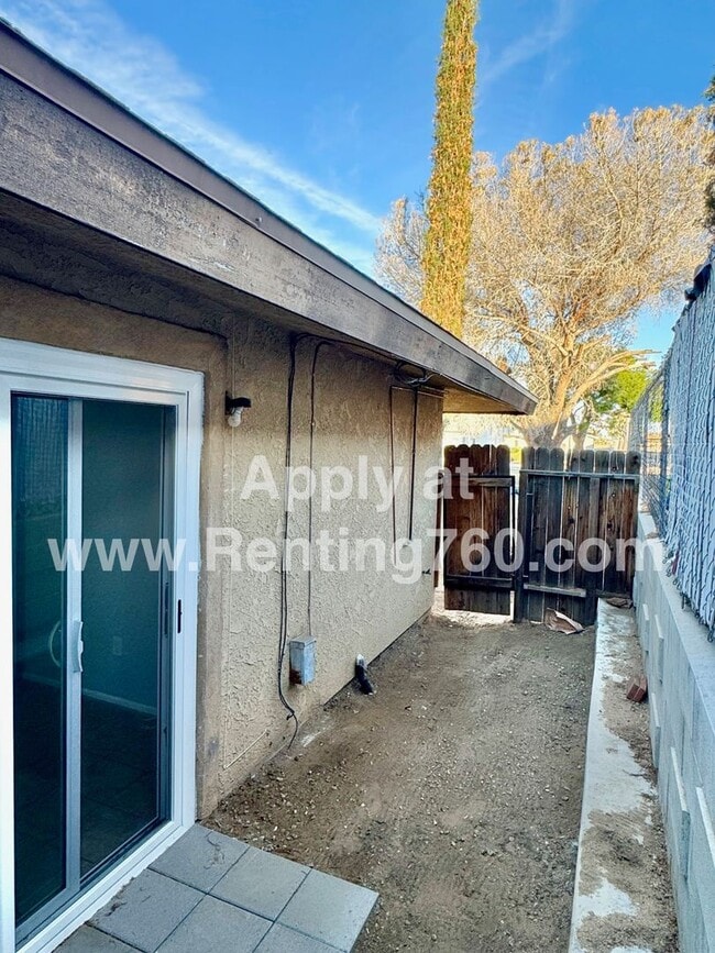 Newly Remodeled 2 Bed 1 Bath Near Downtown! - 7330 Dumosa Ave Yucca ...