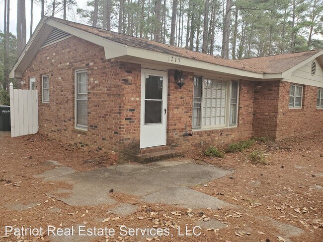 2 br, 1 bath House - 1215 Pamalee Drive - 1215 Pamalee Dr Fayetteville ...