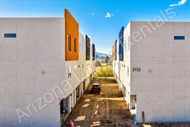 DISCOVER MINIMAL MODERN LIVING - 2132 Moyo Dr Lake Havasu City AZ 86403 ...