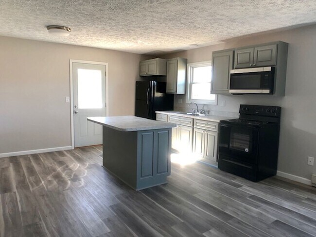 NICE 2 Bedroom, Move-In Ready! - 1441-1445 Peachtree Dr Ashland OH ...