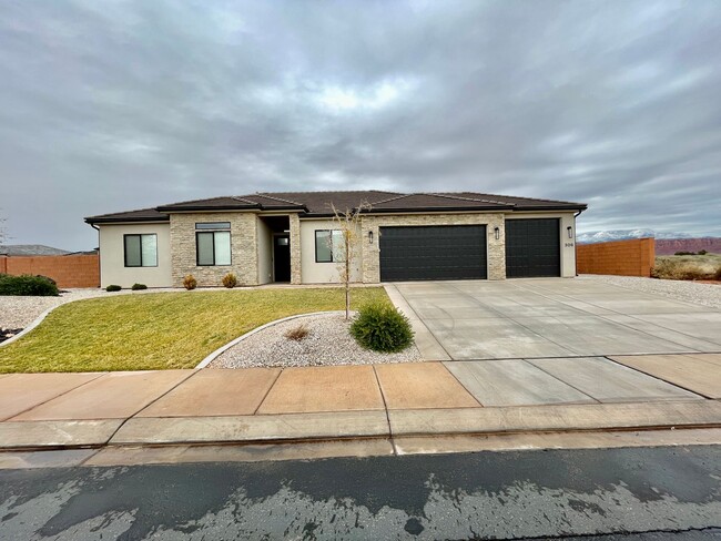 Lovely Four-Bedroom in Ivins with 3-Car Garage and Small RV parking Has ...