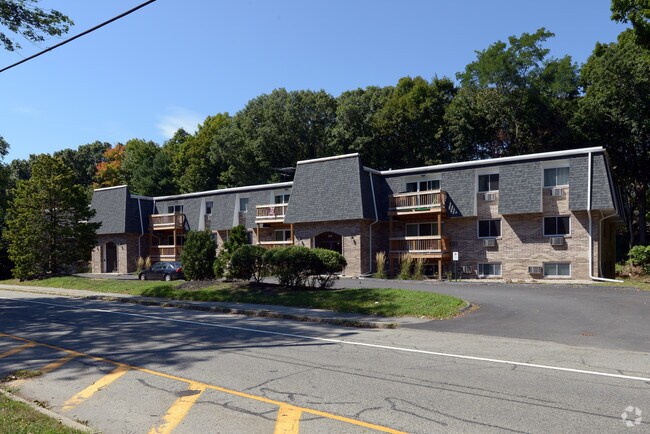 Dean Estates - 383-435 Oaklawn Ave Cranston RI 02920 | Apartment Finder