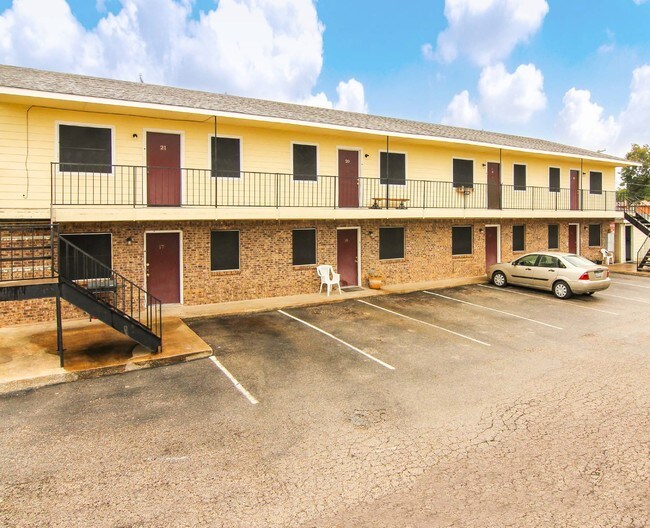 Bainbrook - 511 S Collins Fwy Howe TX 75459 | Apartment Finder