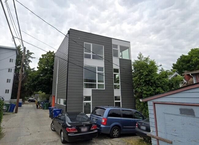 New construction UW 7 bed with large rooms - 4749 19th Ave NE Seattle ...
