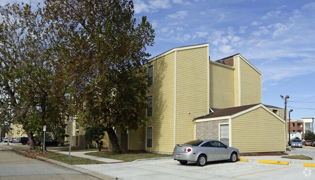 Rock Creek Apartments - 4817 York St Metairie LA 70001 | Apartment Finder