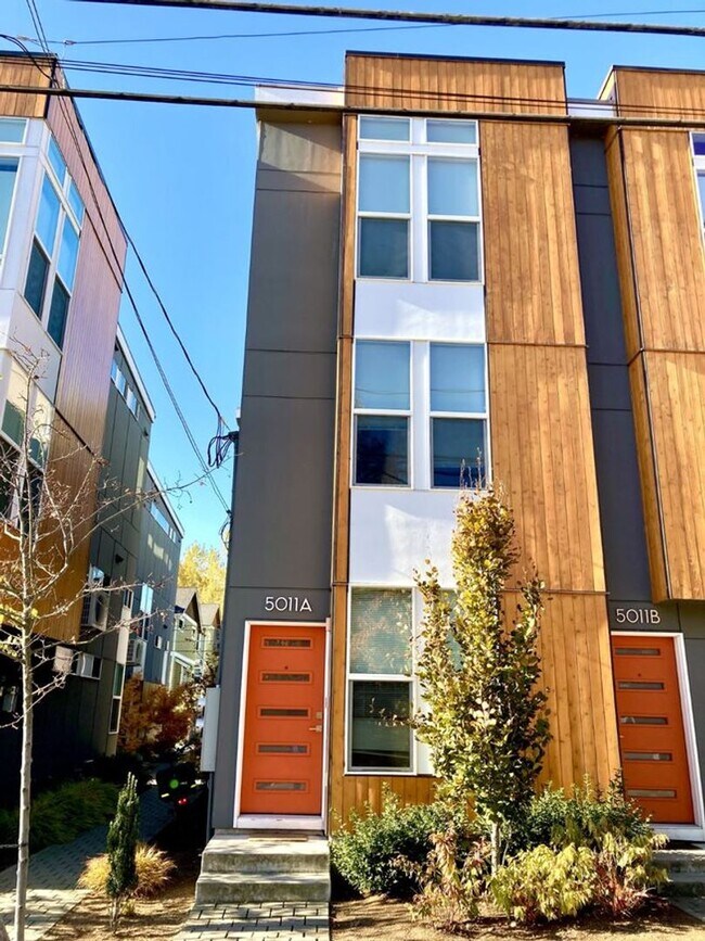 Gorgeous 3-bedroom, 2-bathroom Rowhouse in... - 5011 40th Ave NE ...