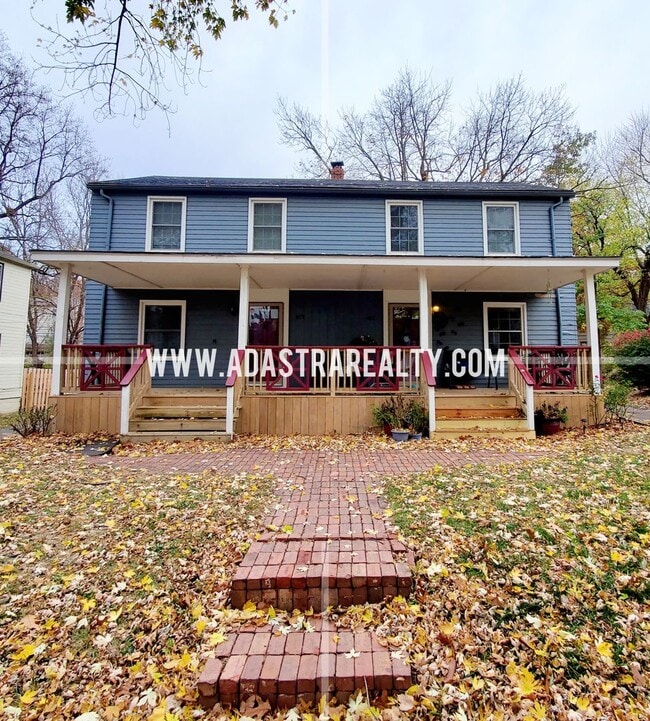 Beautiful Brookside Duplex-Available NOW!! - 419 E 63rd Terrace Kansas ...