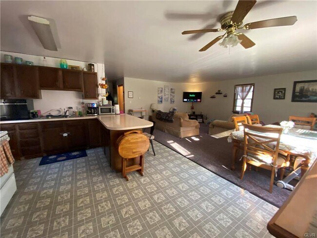 2447 Chipperfield Dr - 2447 Chipperfield Dr East Stroudsburg PA 18301 ...