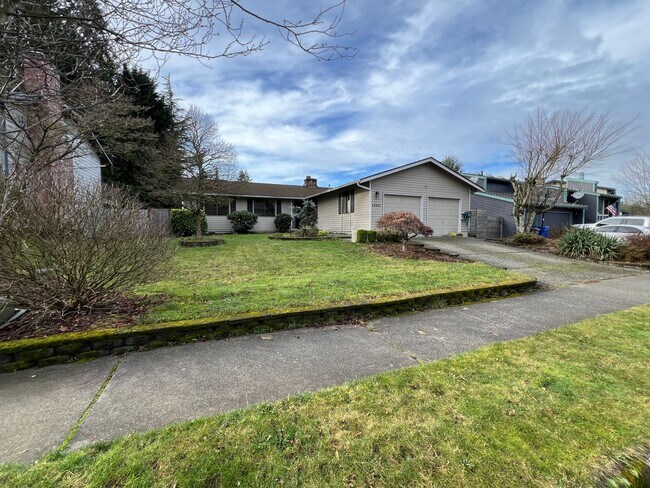 Charming 3-bedroom, 1.75-bathroom home loc... - 12911 SE 231st Way Kent ...