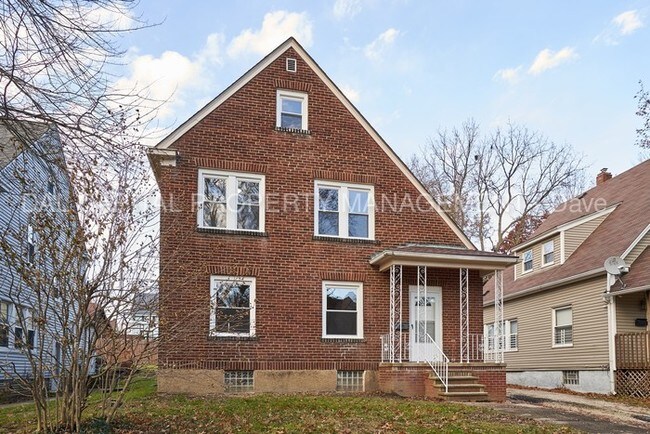 Large Firestone 4 Bed Brick Home - 373 N Firestone Blvd Akron OH 44301 ...