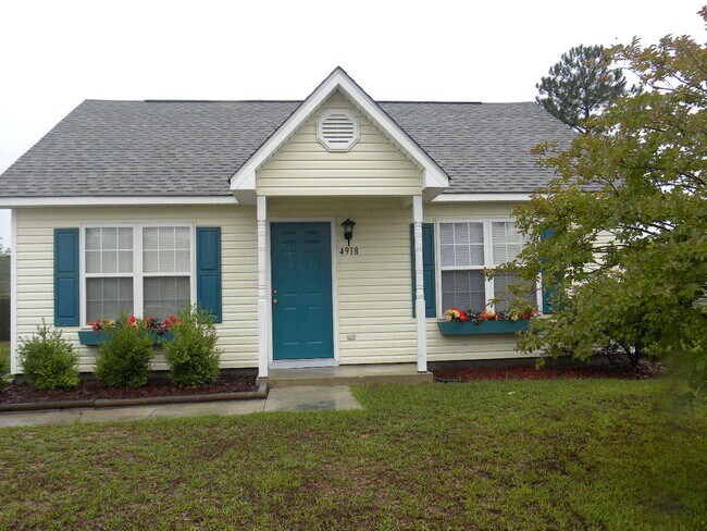 Cute Cottage style home in our local Seaha... - 4918 Pin Oak Dr ...