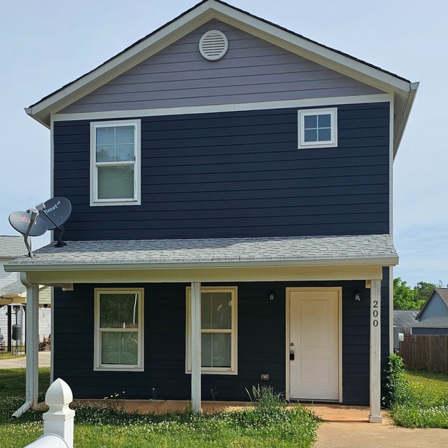 3BR/2.5BA just of the Square in Zebulon, P... - 200 Wrightsburg Way ...