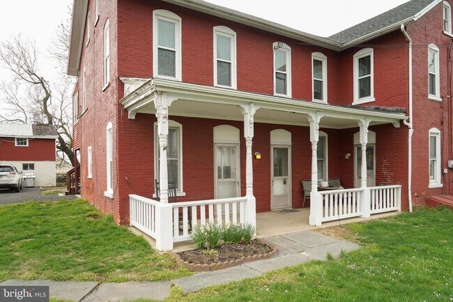 448 E Main St - 448 E Main St Leacock-Leola-Bareville PA 17540 ...