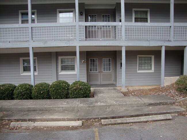 Nice 2BR/1.5BA Condo with golf course view!! - 2934 Ramsgate Ct Winston ...