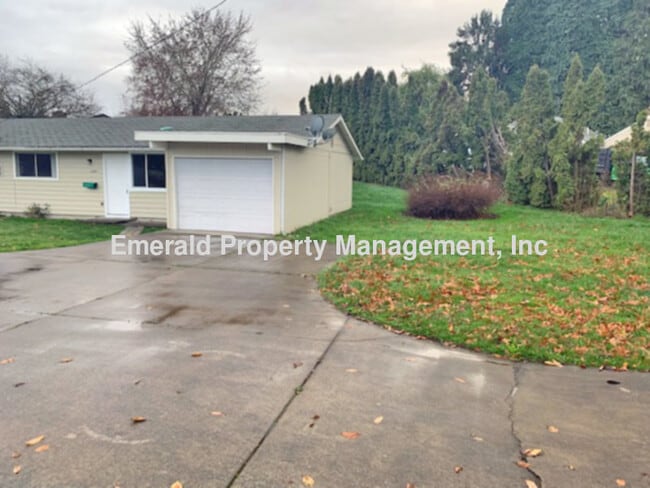 Gateway area duplex within close distance ... - 3550 Game Farm Rd ...