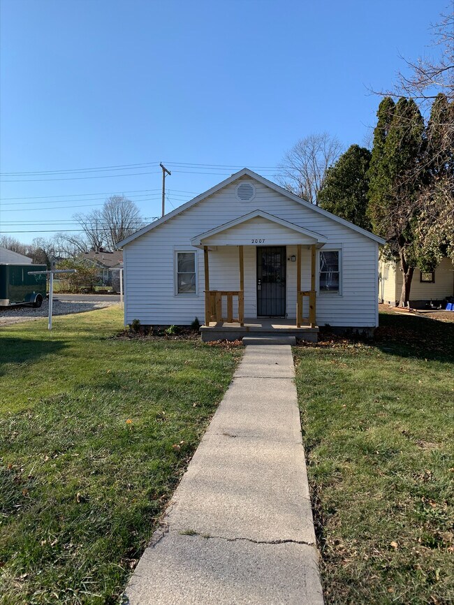 2007 S Manhattan Ave - 2007 S Manhattan Ave Muncie IN 47302 | Apartment ...