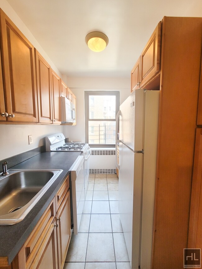 Grand Concourse - 930 Grand Concourse The Bronx NY 10451 | Apartment Finder