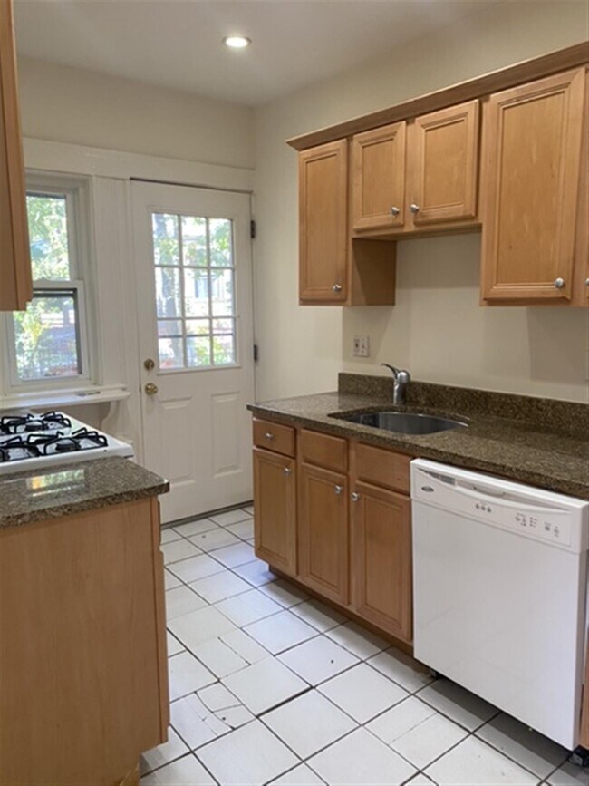 3 Lakeview St - 3 Lakeview St Arlington MA 02476 | Apartment Finder