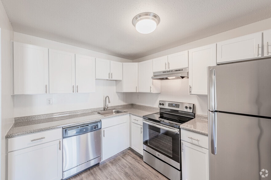 South Winds - 24 Rolling Green Dr Fall River MA 02720 | Apartment Finder