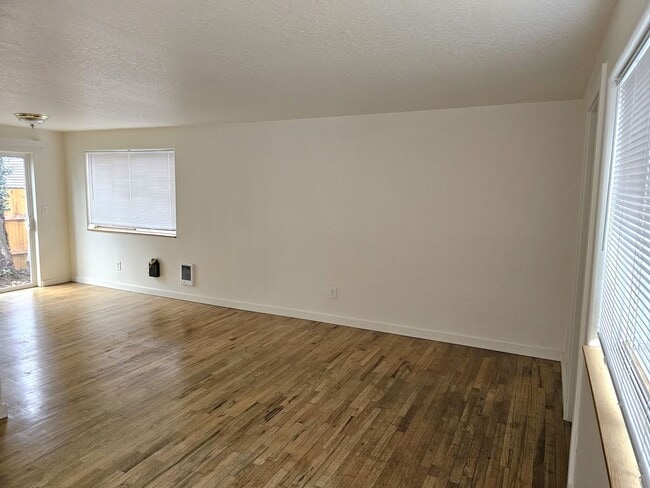 2407 SE 90th Townhouse - 2405-2409 SE 90th Ave Portland OR 97216 ...