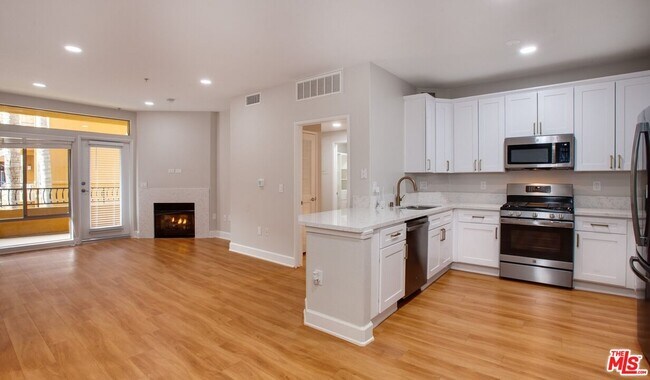 344 Hauser Blvd - 344 Hauser Blvd Los Angeles CA 90036 | Apartment Finder