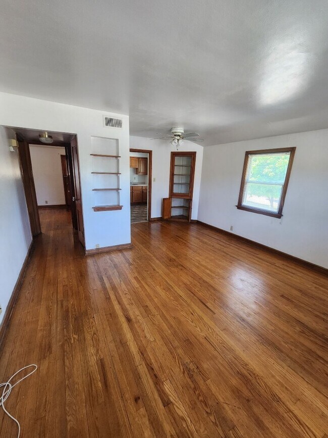 76th-234 - 234 S 76th St Milwaukee WI 53214 | Apartment Finder