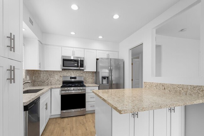 Fern Street Duplex - 211 Fern St Newport Beach CA 92663 | Apartment Finder