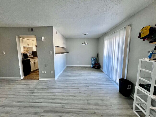 AMAZING 2 BED / 2 BATH CONDO – ONLY 8 BLOCKS FROM THE BEACH! - 1240 ...