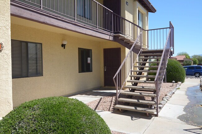 Modern 2 Bedroom 2 Bath Condo! Great East ... - 2160 N Pantano Rd ...