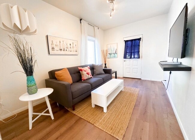 Little Italy 2 Bedroom 1 Bathroom Apartment - 2418 India St San Diego ...