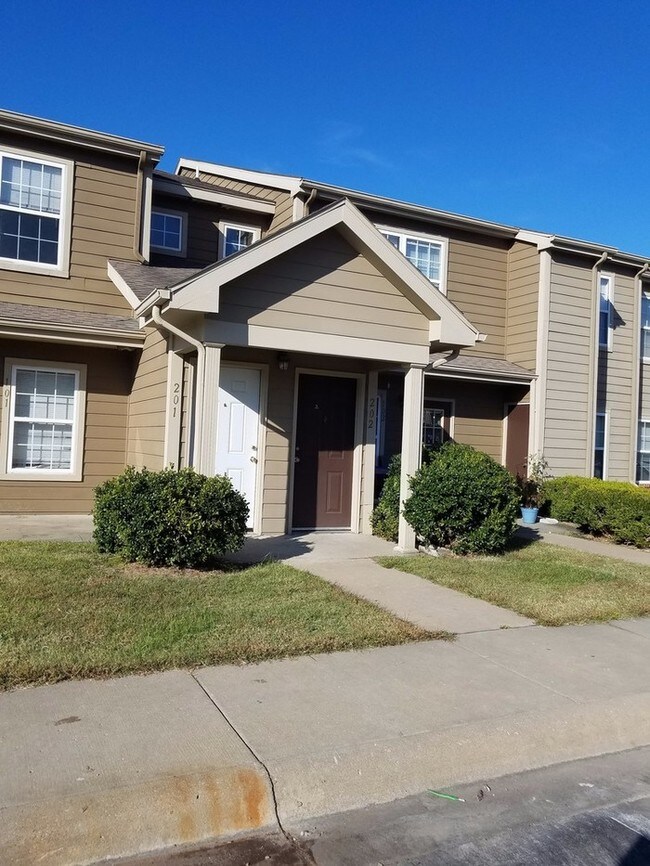 Nice 3 bedroom 2 bath apartment - 320 Free Kings Hwy Pittsburg KS 66762 ...