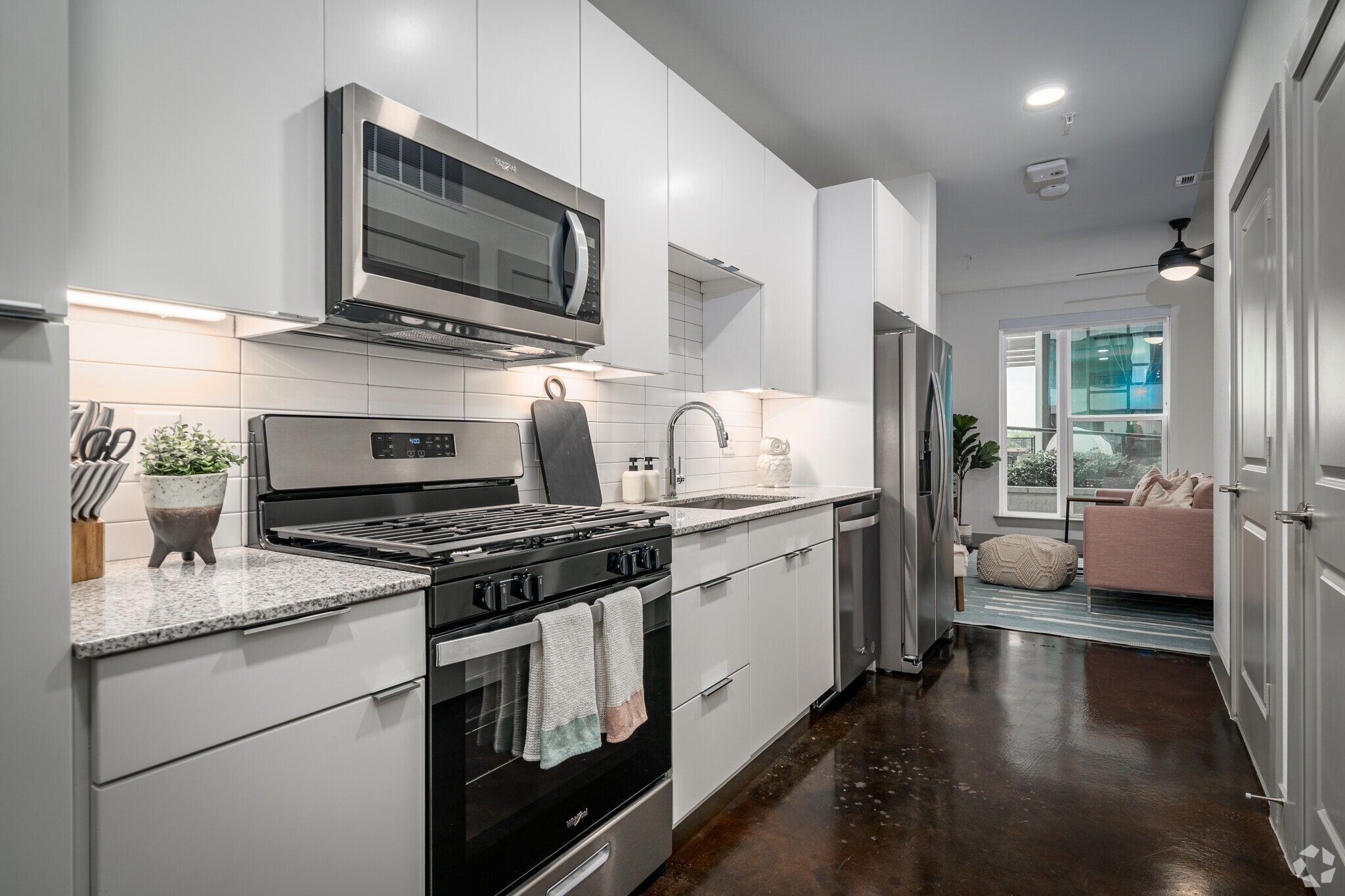 The Oliver - 2305 Summer St Houston TX 77007 | Apartment Finder