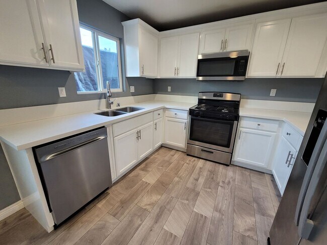 All Modern 4 Bedroom 3 Bathroom Back unit - 1132 Rosalind Ave Los ...