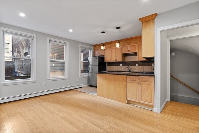 11 Bartlett Pl - 11 Bartlett Pl Amesbury MA 01913 | Apartment Finder