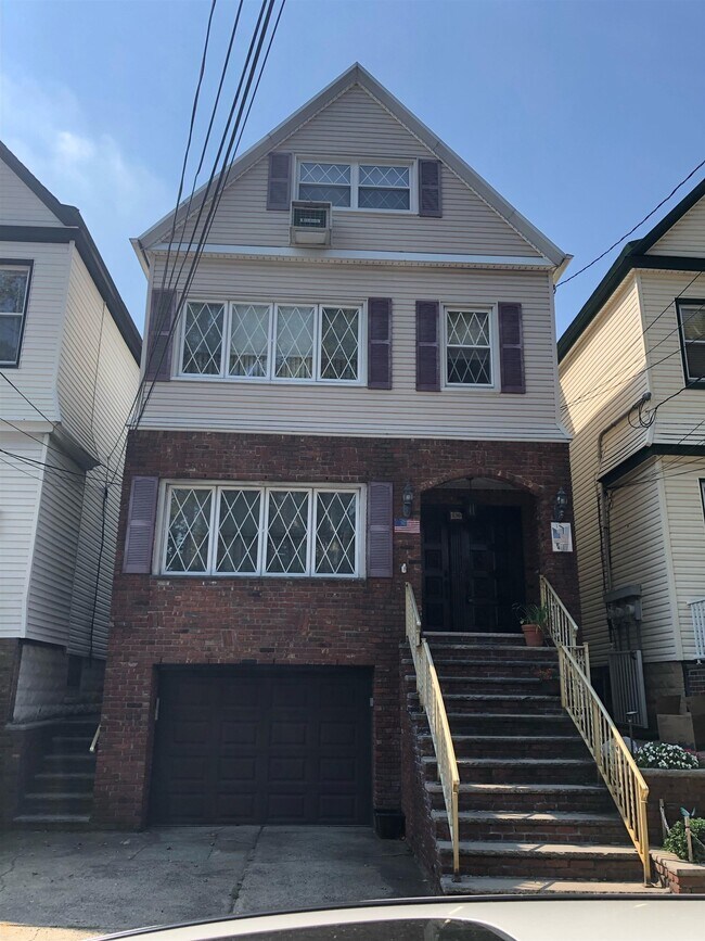 136 W 53rd St - 136 W 53rd St Bayonne NJ 07002 | Apartment Finder